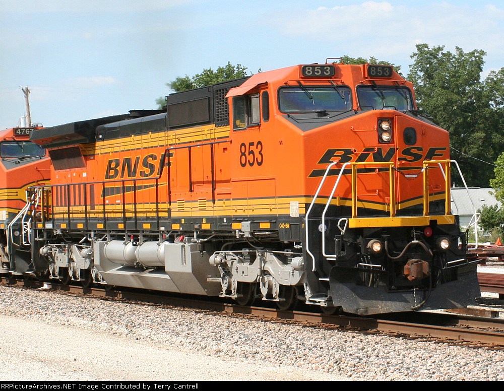 BNSF 853